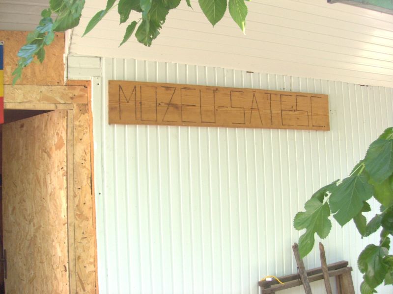 Muzeul satesc „Casa parinteasca – altarul” din Comuna Varfuri ...