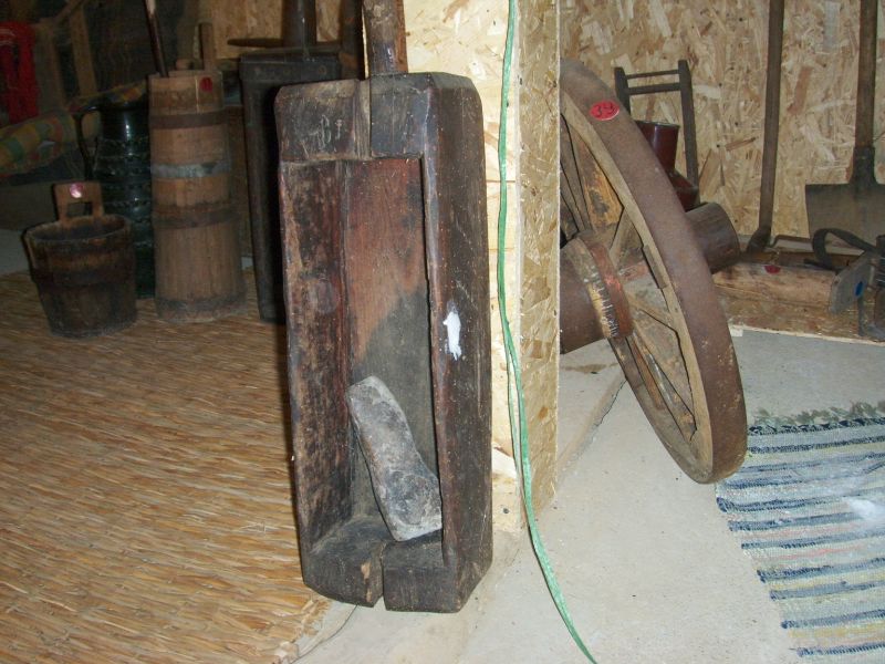 Muzeul satesc „Casa parinteasca – altarul” din Comuna Varfuri ...