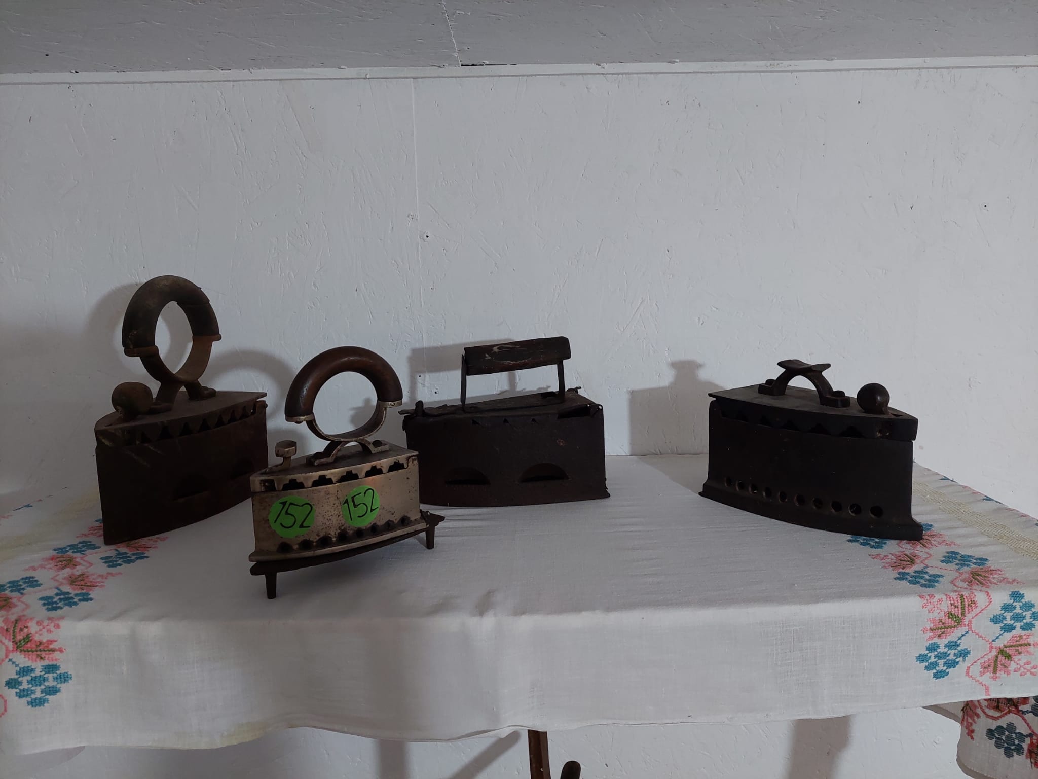 Muzeul satesc „Casa parinteasca – altarul” din Comuna Varfuri ...