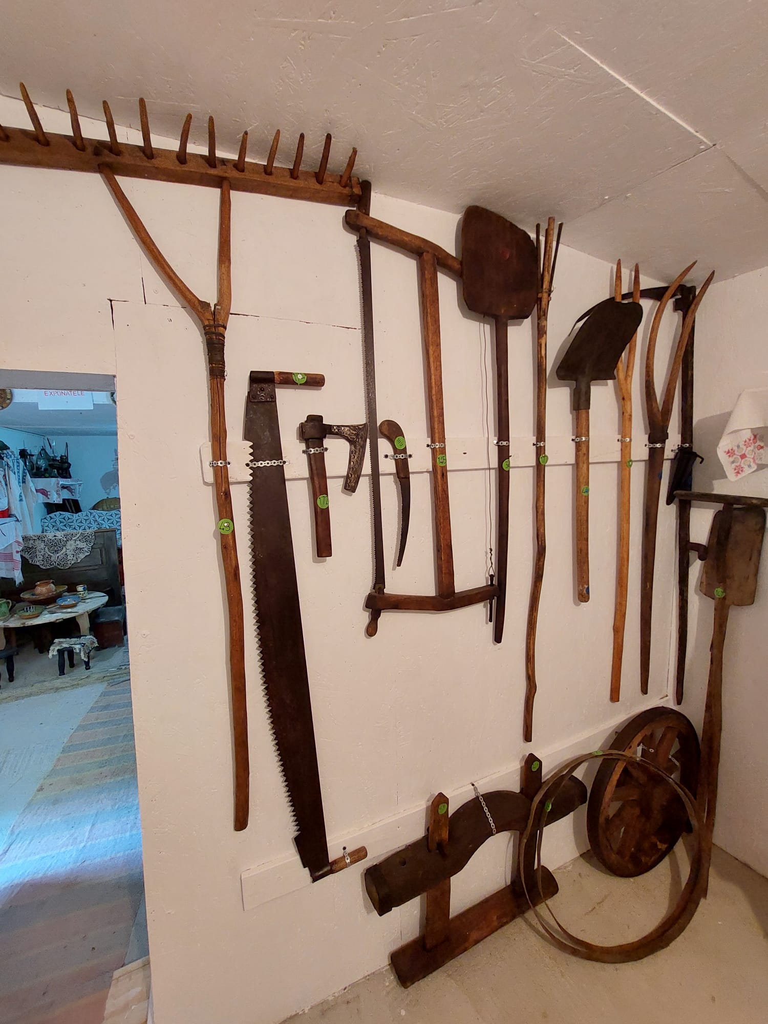 Muzeul satesc „Casa parinteasca – altarul” din Comuna Varfuri ...